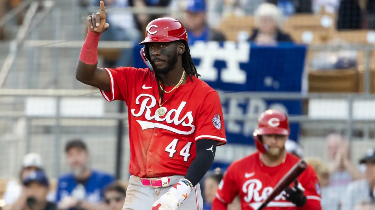 JUST IN: Reds Hall of Famer Barry Larkin gives Elly De La Cruz his ...